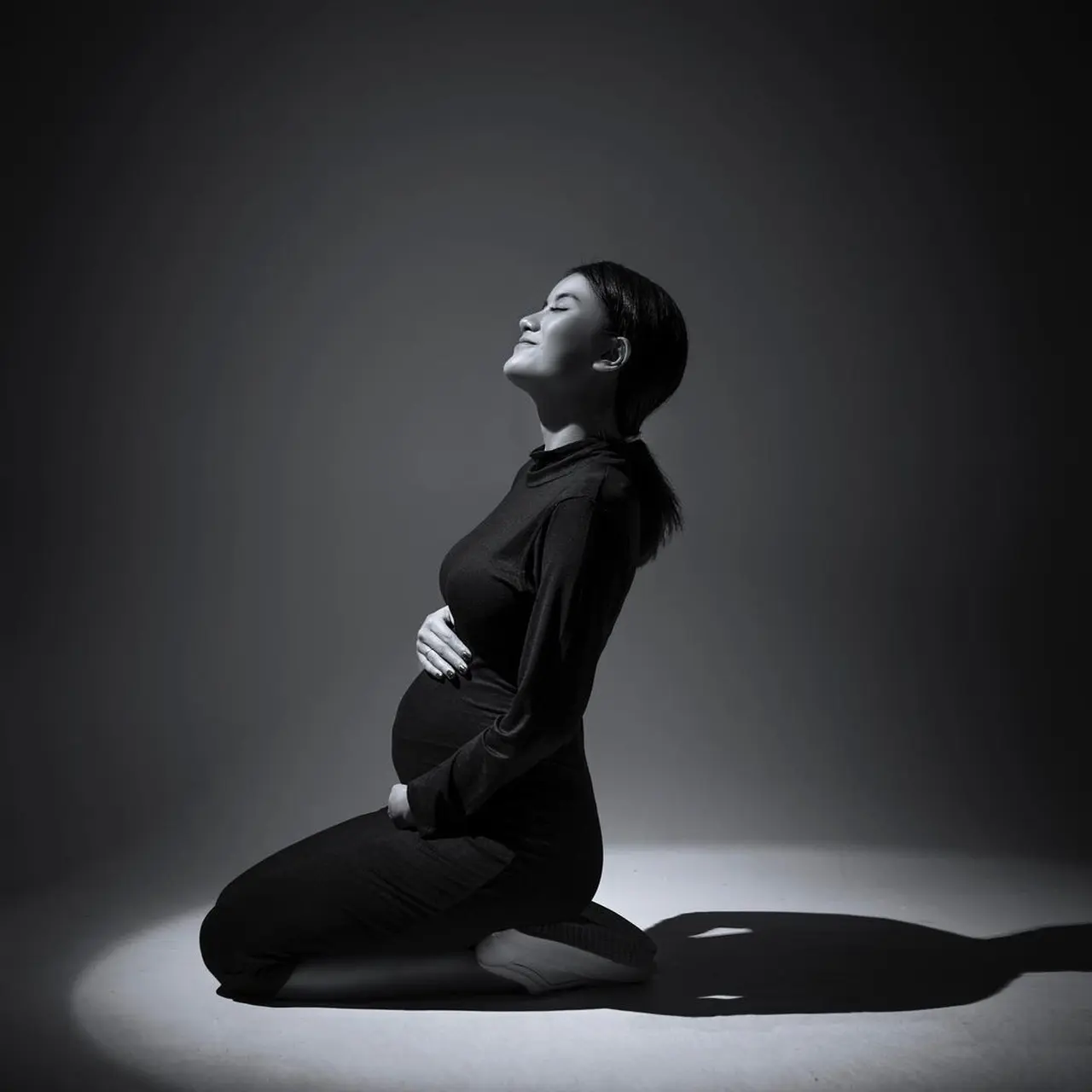 6 Pemotretan Maternity Shoot Bintang FTV Ina Marika yang Sudah Hamil ...