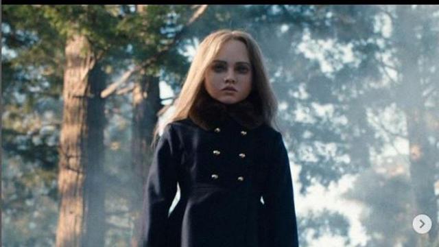 6 Fakta Film M3GAN, Sosok Boneka Hidup Diperankan 2 Orang Aktris ...