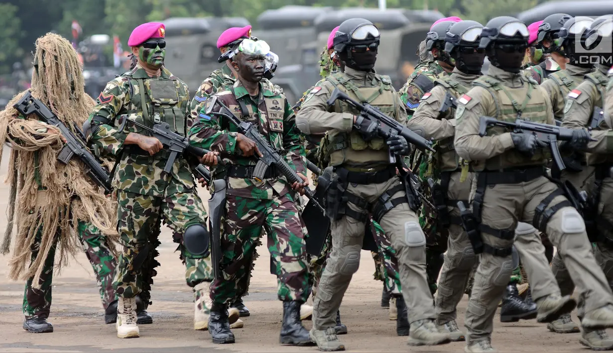 PHOTO: Defile Pasukan dan Kendaraan Tempur Meriahkan HUT Korps Marinir ...