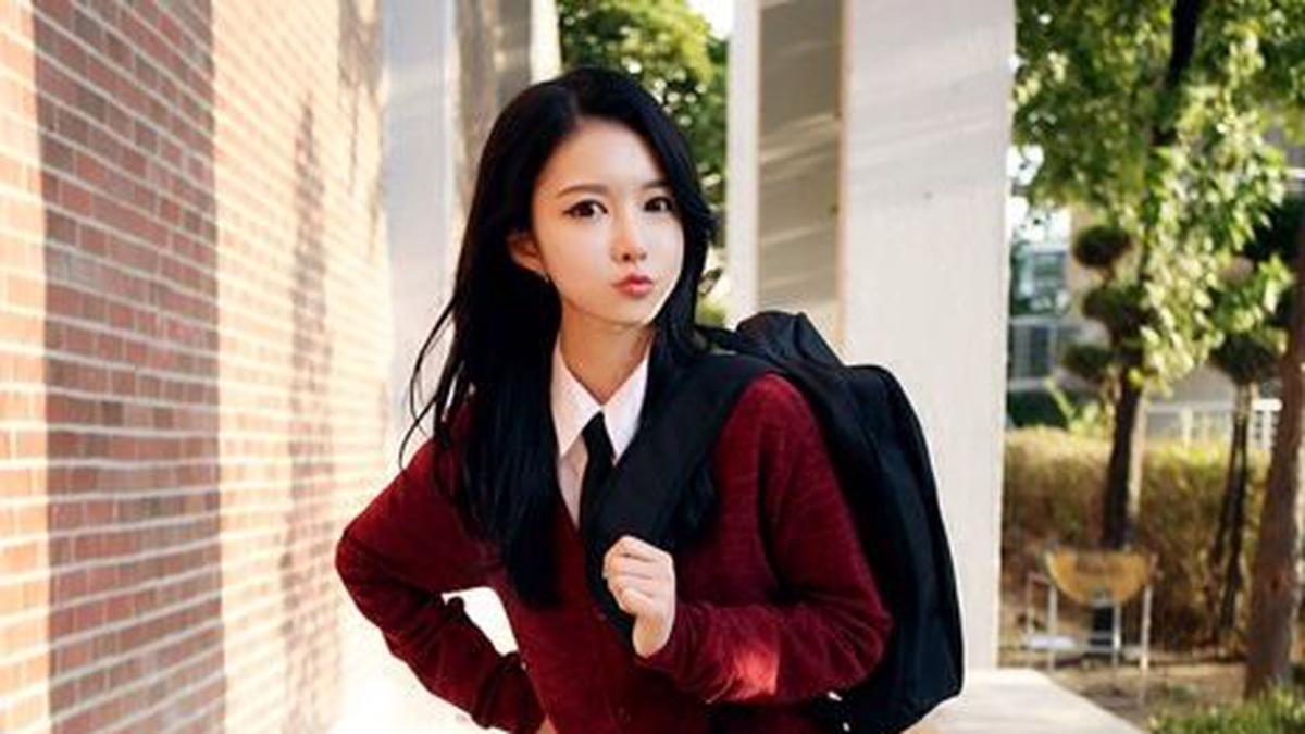 8 Inspirasi Fashion Tampil Gaya dengan Seragam Sekolah - Photo Fimela.com