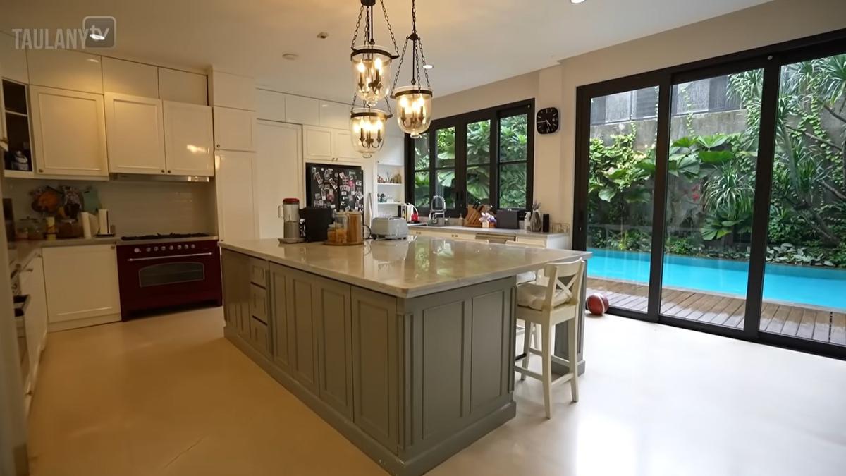 Bunga Citra Lestari Punya Kitchen Island Besar di Dapurnya, Sering Dipakai Masak Rendang dan Kue ...