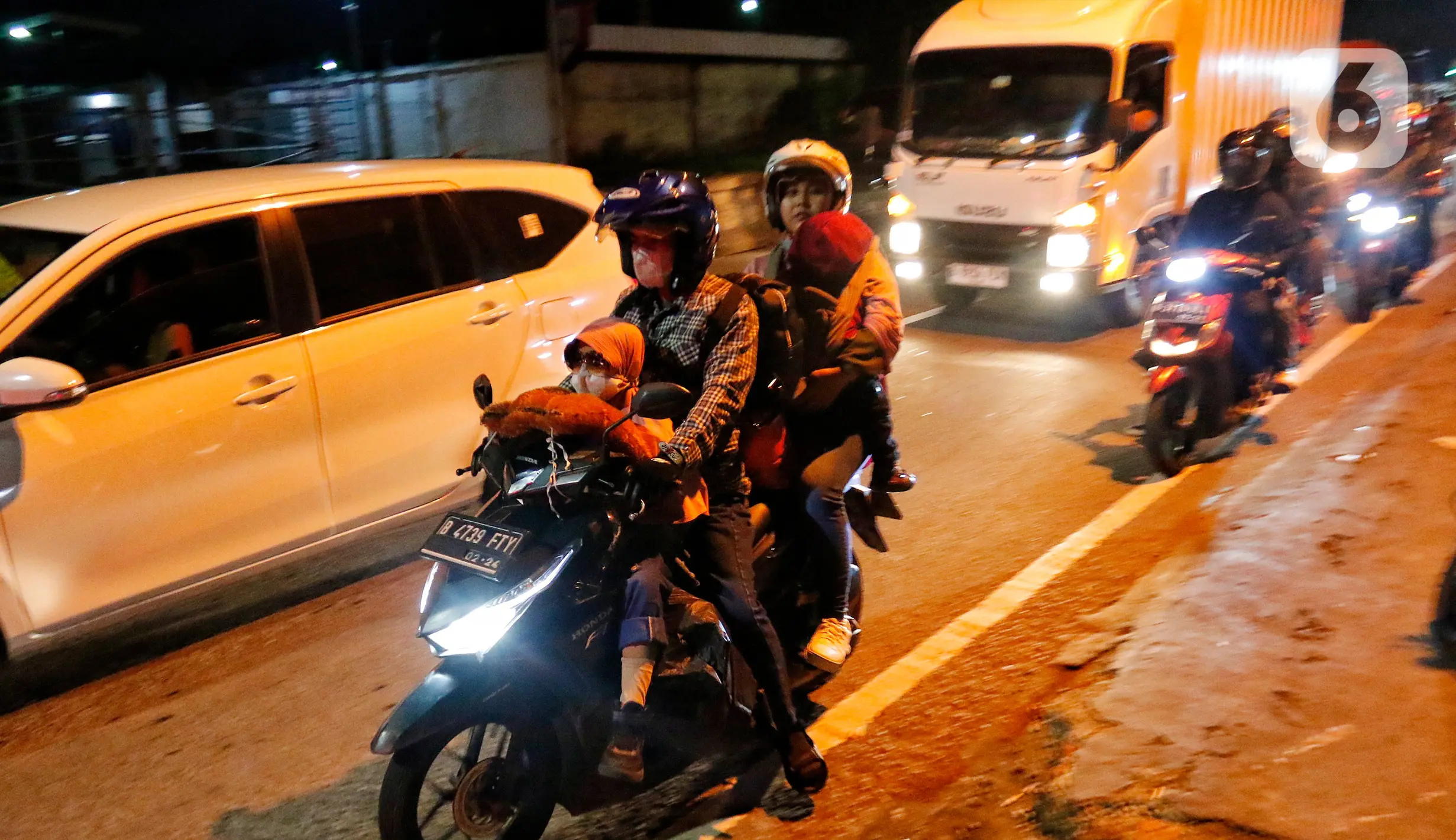 Pemudik Motor Mulai Serbu Jalur Pantura - Foto Liputan6.com