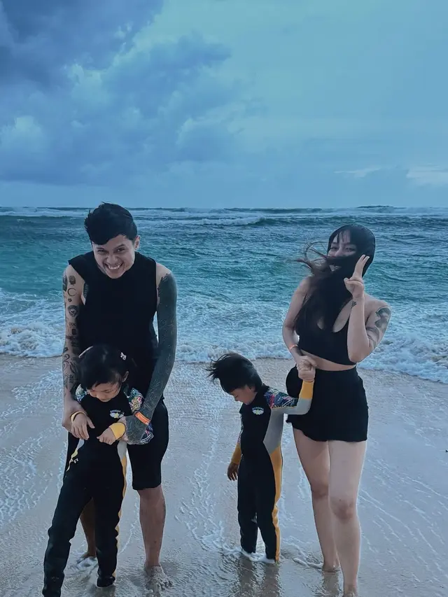 Bimo Picky Picks Ajak Istri dan Anak Liburan ke Bali, Serunya Main ...