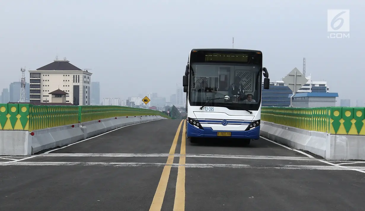 PHOTO: Menikmati Akhir Pekan dengan Menjajal Bus Transjakarta Koridor ...