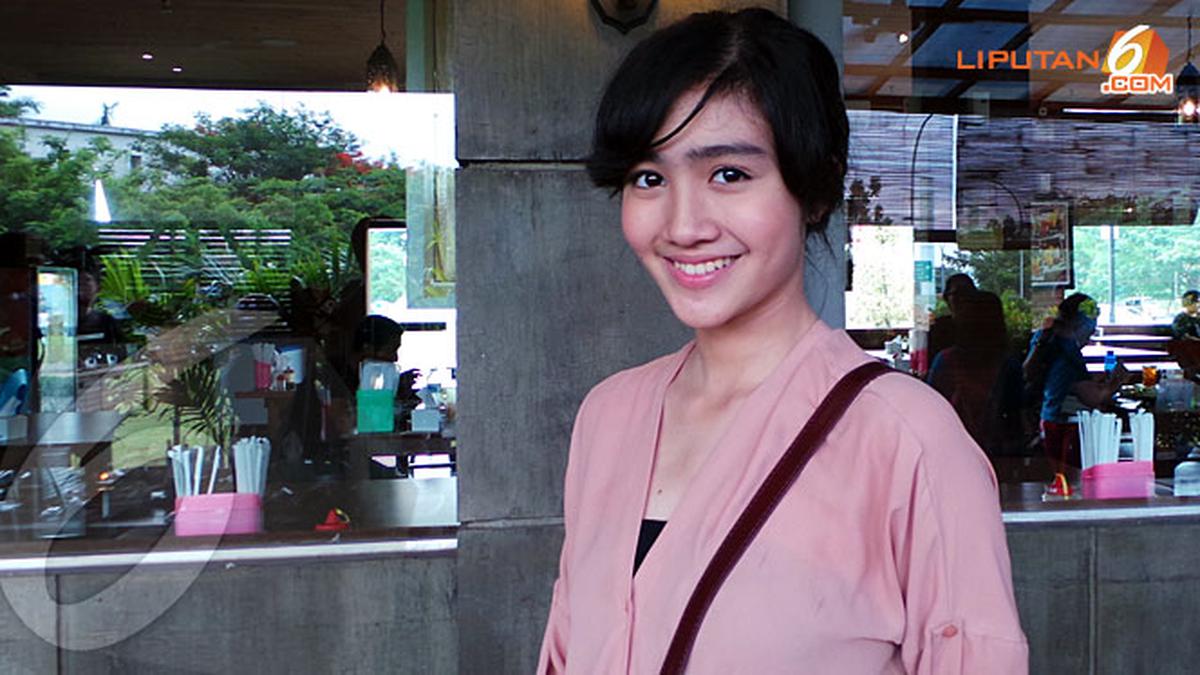 Gagal Masuk UI, Febby Blink Tunda Kuliah - ShowBiz Liputan6.com