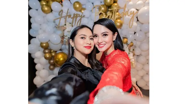 7 Potret Kebersamaan Ririn Ekawati dan Rini Yulianti, Sering Dikira ...