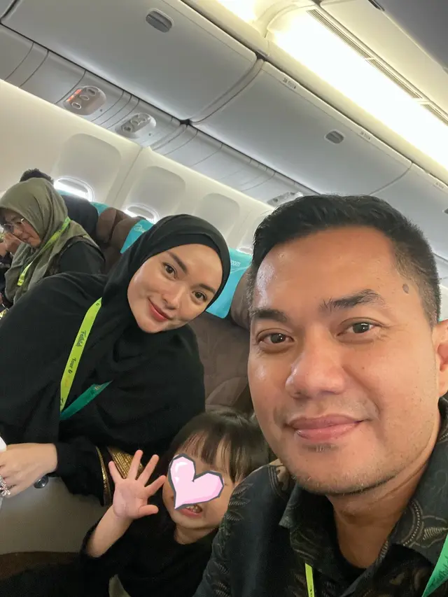 6 Potret Zaskia Gotik Berangkat Umrah Usai Sirajuddin Machmud Diperiksa KPK - Hot Liputan6.com