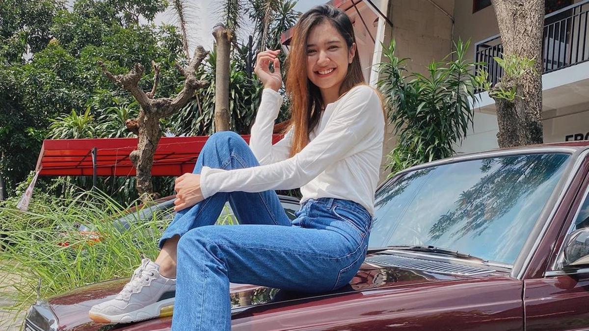 FOTO: Gaya Kasual Mikha Tambayong, Simpel dan Stylish - Foto Liputan6.com