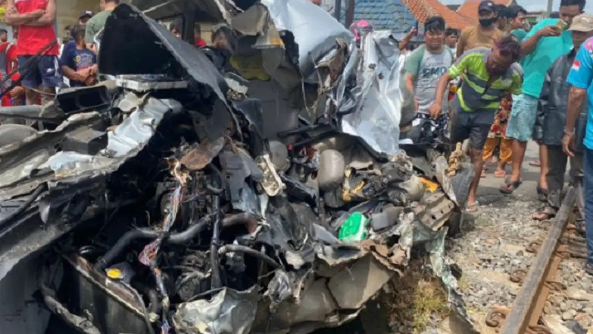 Berita Kecelakaan di Perlintasan Kereta Api Hari Ini - Kabar Terbaru ...