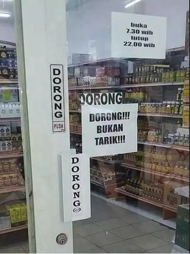 6 Tulisan Peringatan di Pintu Kaca Minimarket Ini Bikin Pembeli Salah ...