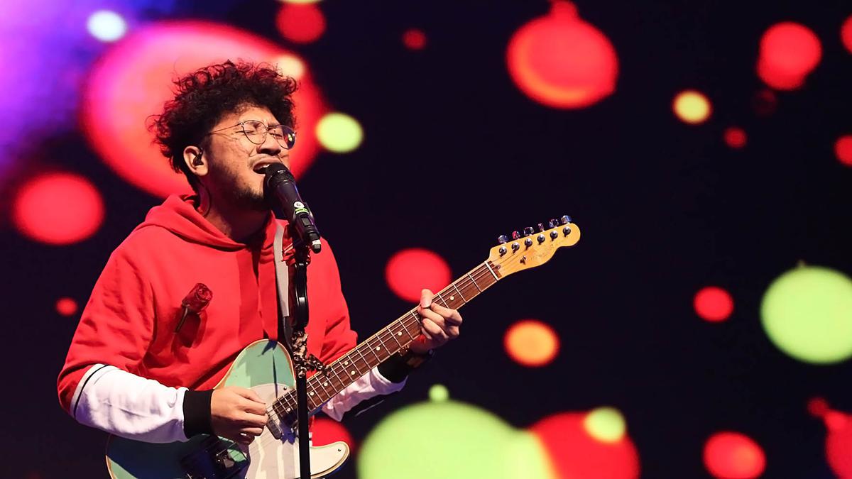 Kunto Aji Rajut Cerita Pendengar dalam Video Klip Rehat