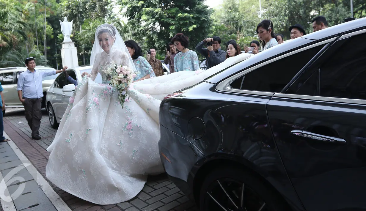 Senyum Bahagia Olga Lydia saat Resmi Menikah - Foto Liputan6.com