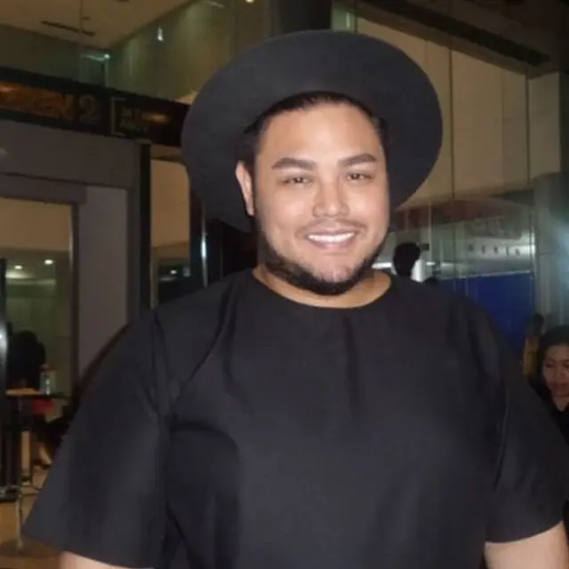 Pajang Foto Viral Mirip Virgoun, Ivan Gunawan Minta Maaf dan Mengaku ...