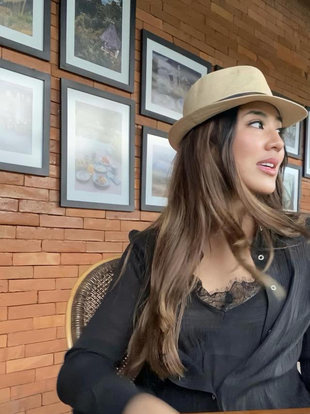 6 Potret Cantik Cleantha Islan, Kekasih dari Teuku Rassya - Entertainment Fimela.com