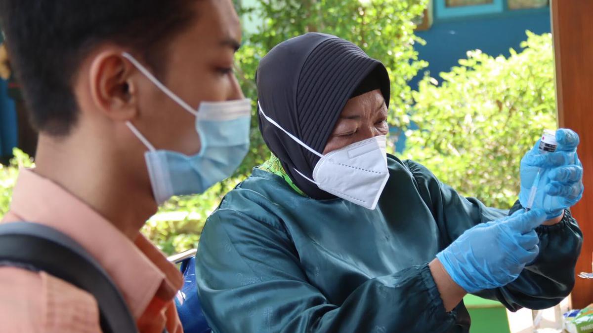 Mengintip Antusiasme Pelajar Pemalang Ikuti Vaksinasi Covid-19 ...