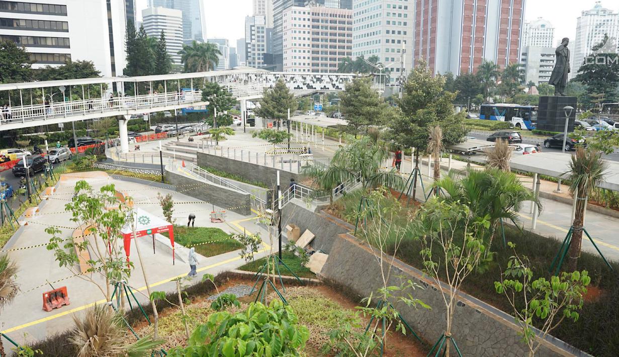 FOTO: Begini Cantiknya Wujud Taman Dukuh Atas - Foto Liputan6.com