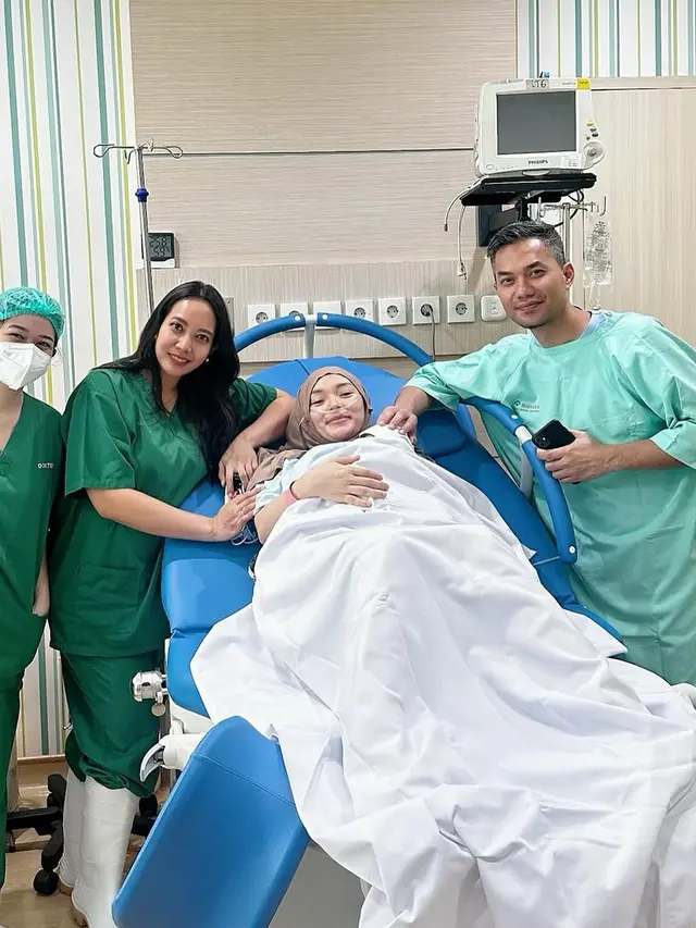 4 Potret Terbaru Zaskia Gotik dan Anak Ketiga, Momen Lahiran Jadi Kado ...