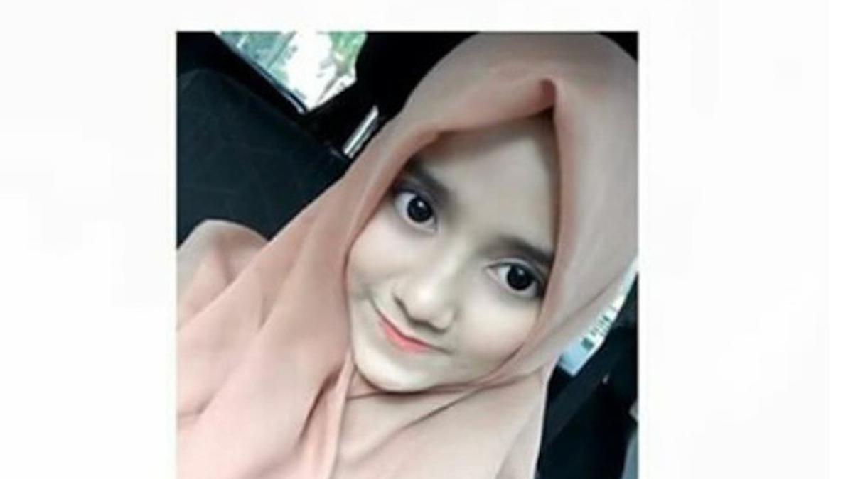 10 Gaya Hijab Wirda Mansur Bikin Hati Adem dan Kece Abis