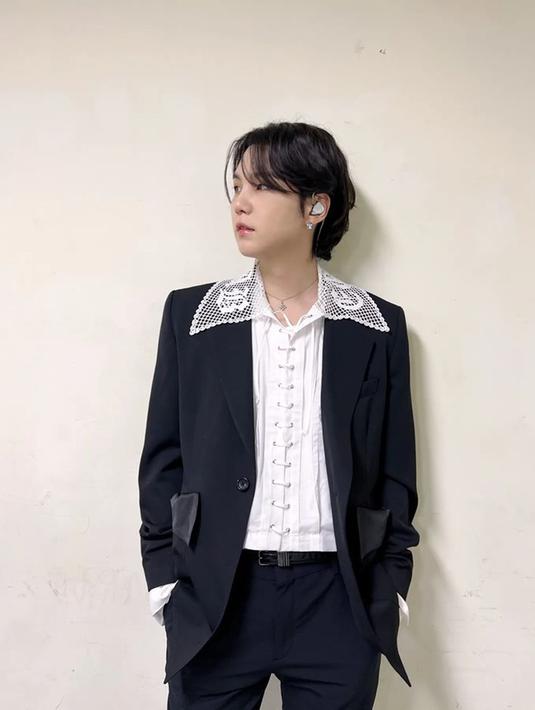 FOTO: Bak CEO Muda, Ini Penampilan Suga BTS Saat Pakai Jas Formal ...
