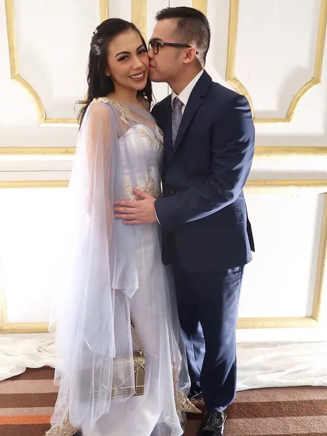 Akui Hamil di Luar Nikah, Ini 6 Momen Kemesraan Kezia Karamoy dan Suami - Hot Liputan6.com