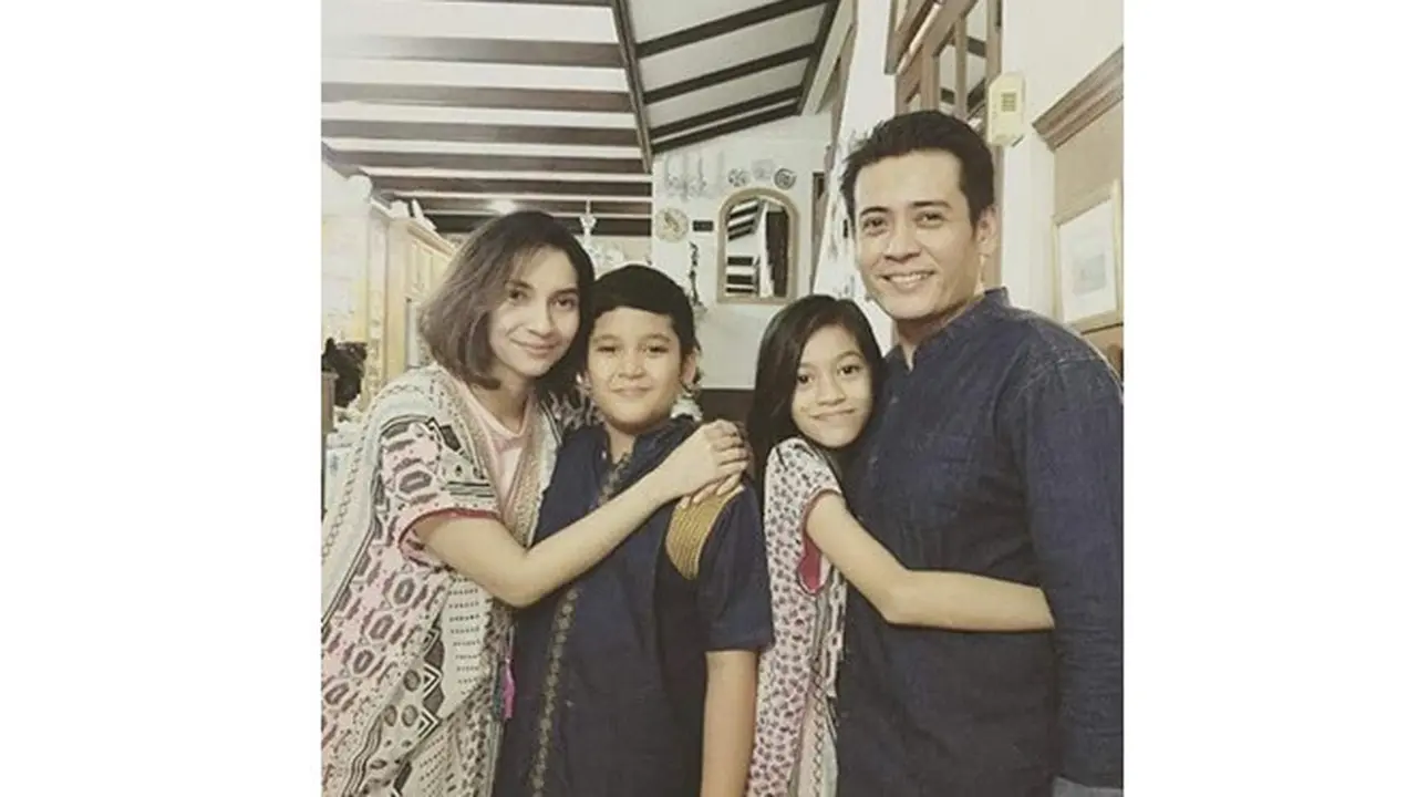 6 Potret Anak Sulung Teuku Ryan dan Vira Yuniar yang Mulai Beranjak Dewasa - Hot Liputan6.com