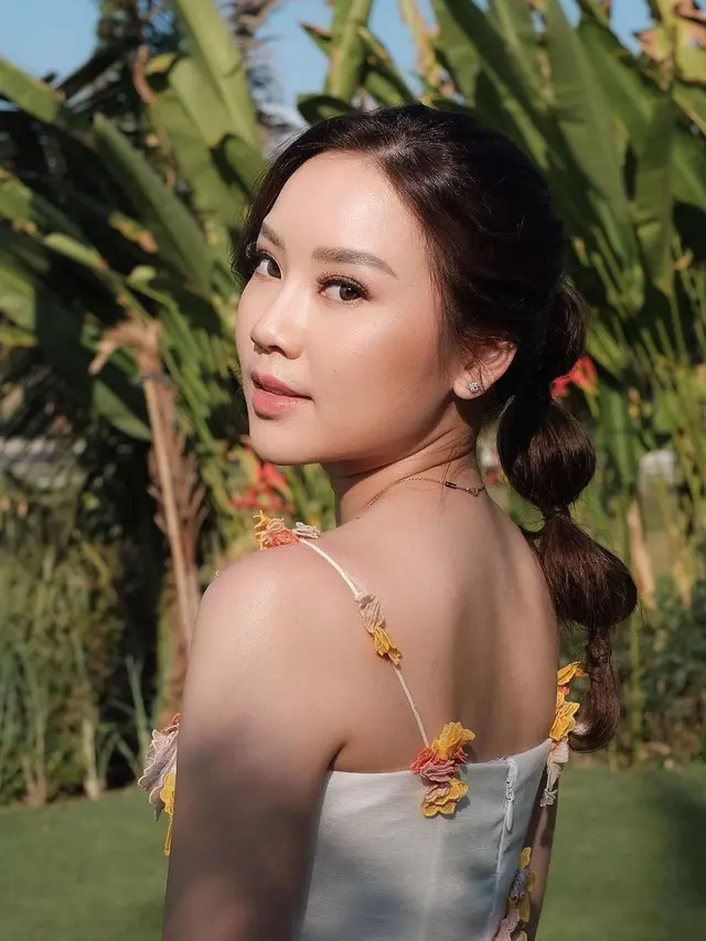 Influencer Juliana Stephanie Liburan Nataru Bareng Keluarga, Happy Pakai Sepatu Kembaran dengan ...