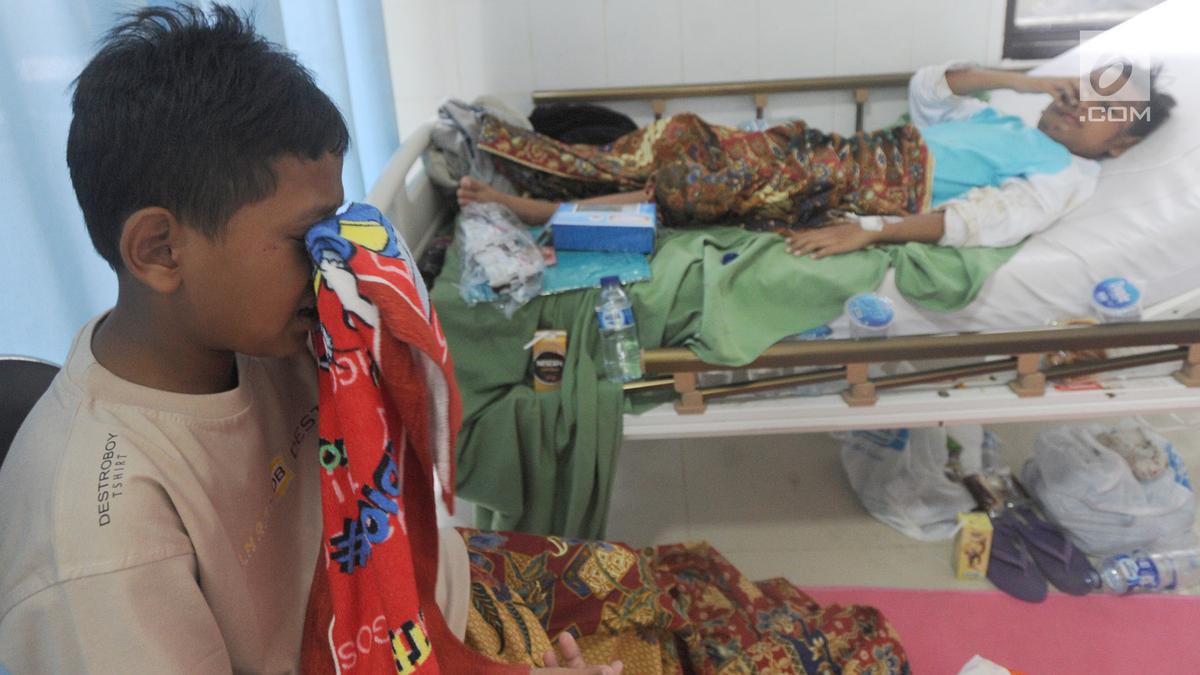 Takut Tsunami Susulan, Nelayan Sidamukti Bertahan di Pengungsian - News ...