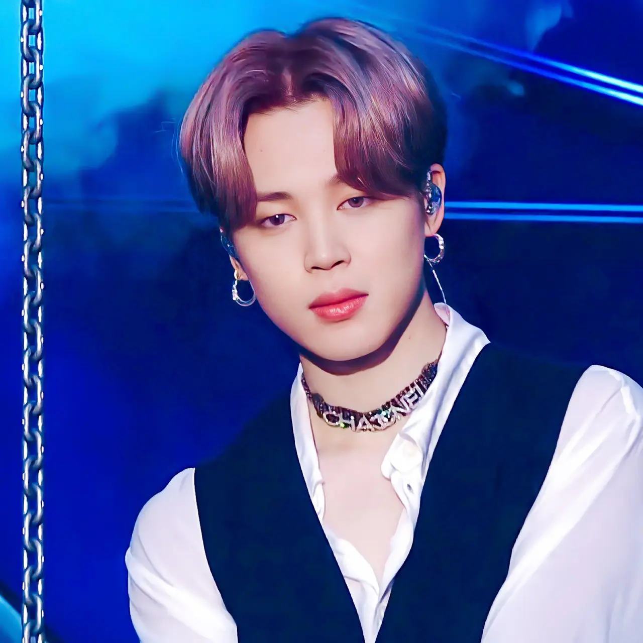 Choker Chanel Jimin BTS di Golden Disc Awards 2021 Sukses Curi ...