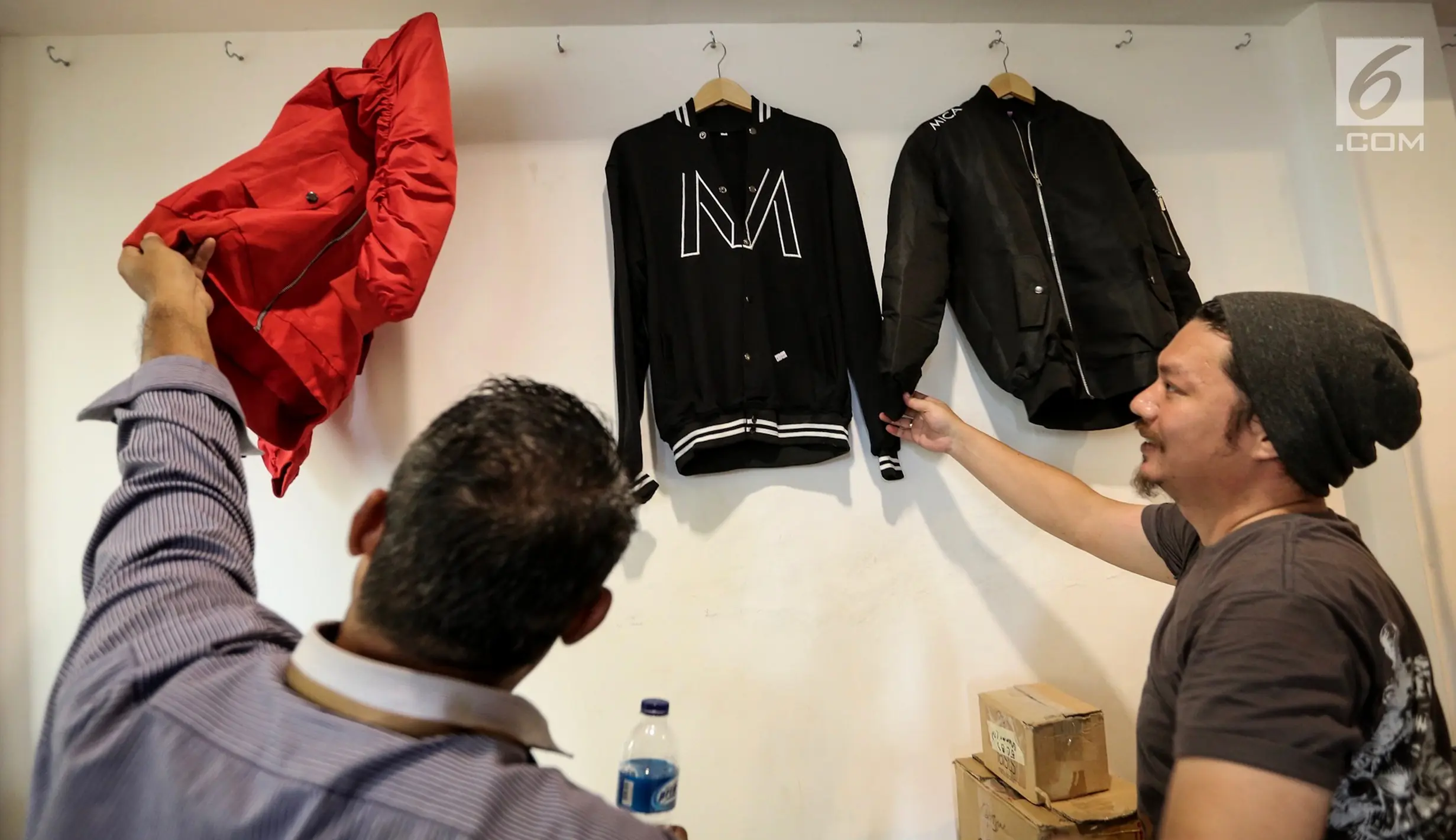 FOTO: Berburu Merchandise Selebriti Tanah Air di Wow Bazaar - Foto ...