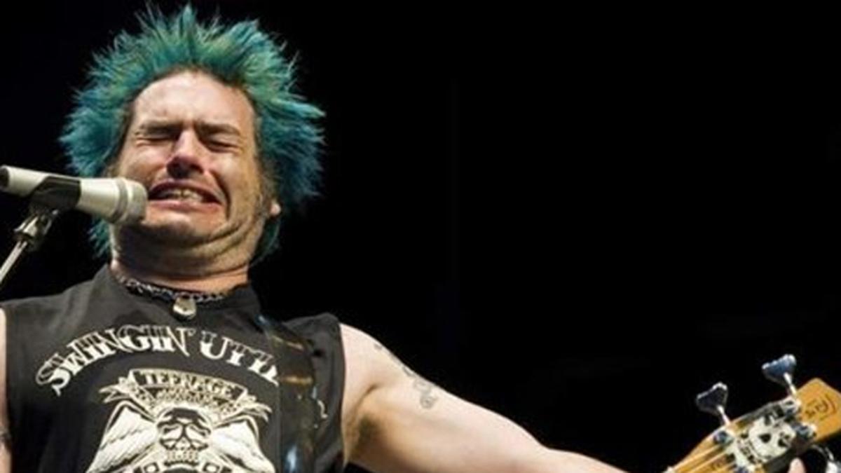 Ditendang Vokalis, Penonton NOFX Balas Dendam - ShowBiz Liputan6.com