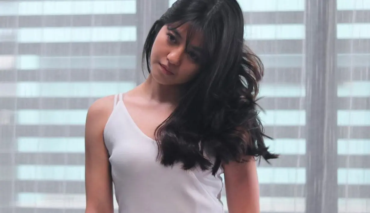 Potret Vonny Felicia Pakai Baju Tanpa Lengan, Curi Perhatian - Foto Liputan6.com