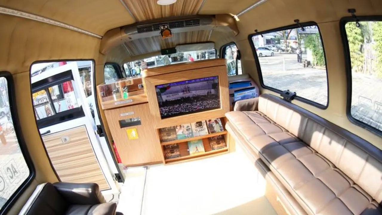 8 Potret Angkot dengan Fasilitas Super Keren, Bikin Penumpang Betah ...