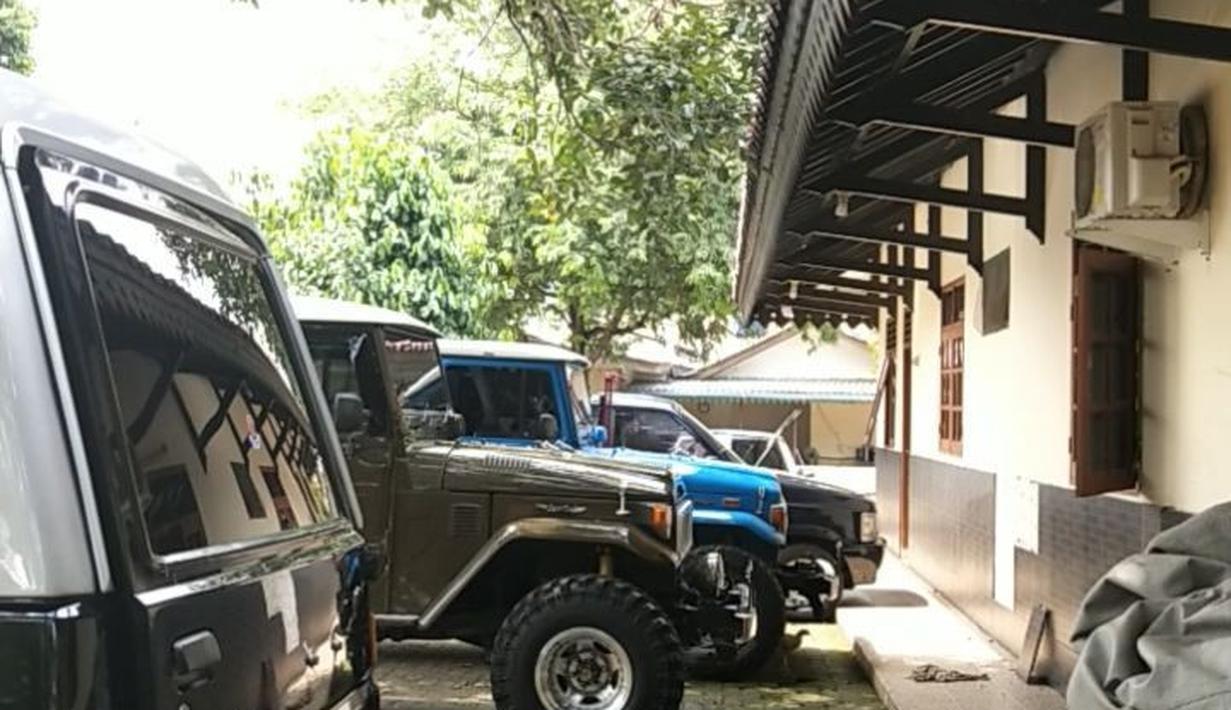 Potret Rumah Mandra Nuansa Betawi dengan Halaman Super Luas - Photo ...