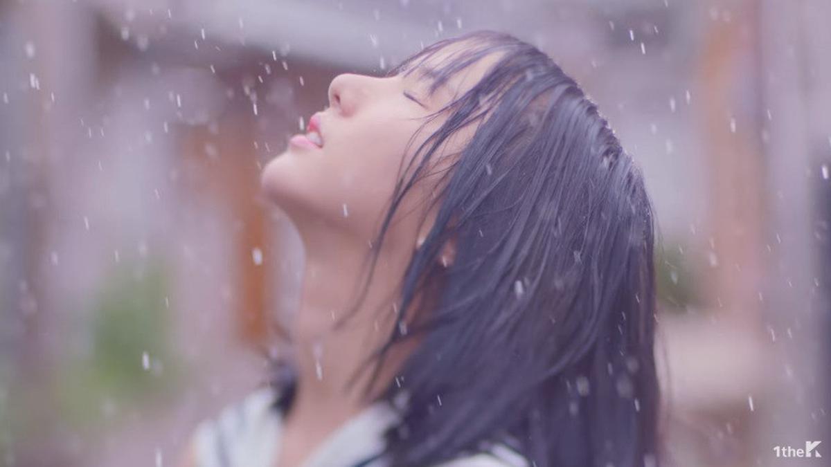 Eunha Satu-satunya yang Kehujanan di MV GFRIEND, Ini Alasannya ...