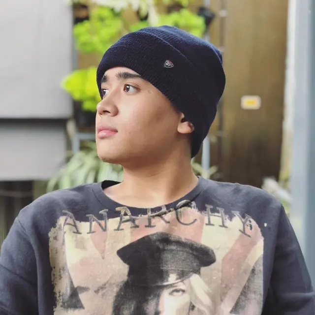 6 Potret Tampan Rafly Aziz, Putra Pertama Mulan Jameela yang Beranjak ...