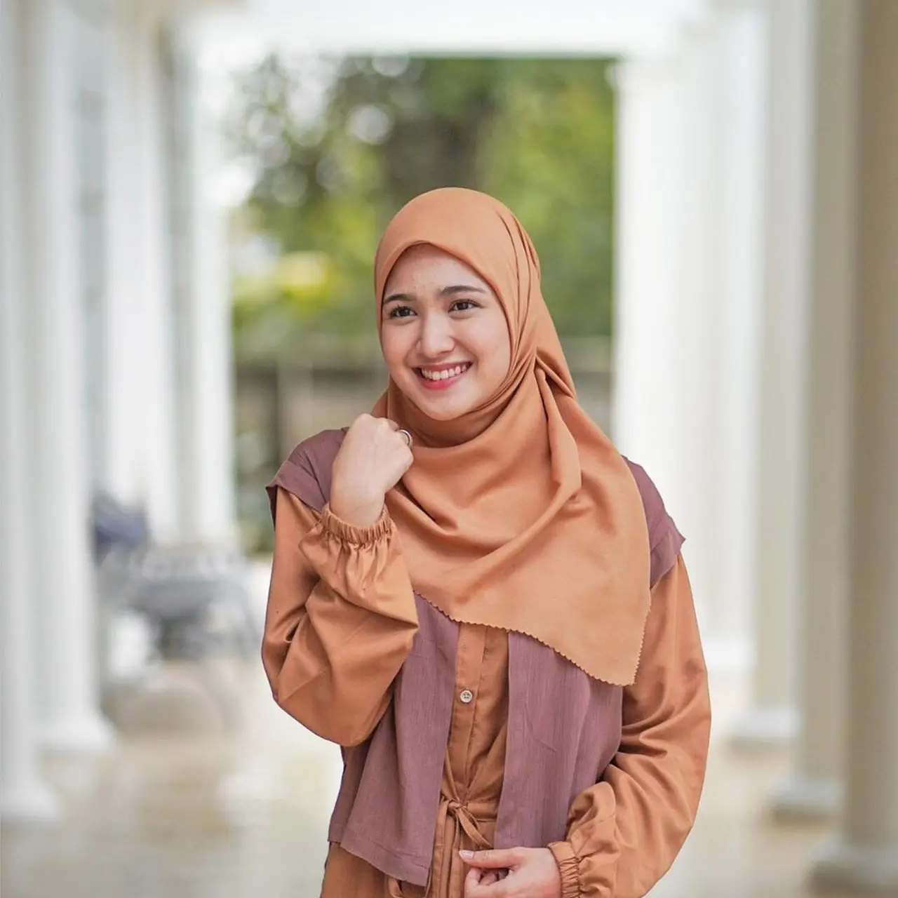 Gaya Hijabnya Disebut Mirip Ibu-Ibu, Ini 6 Potret Transformasi ...