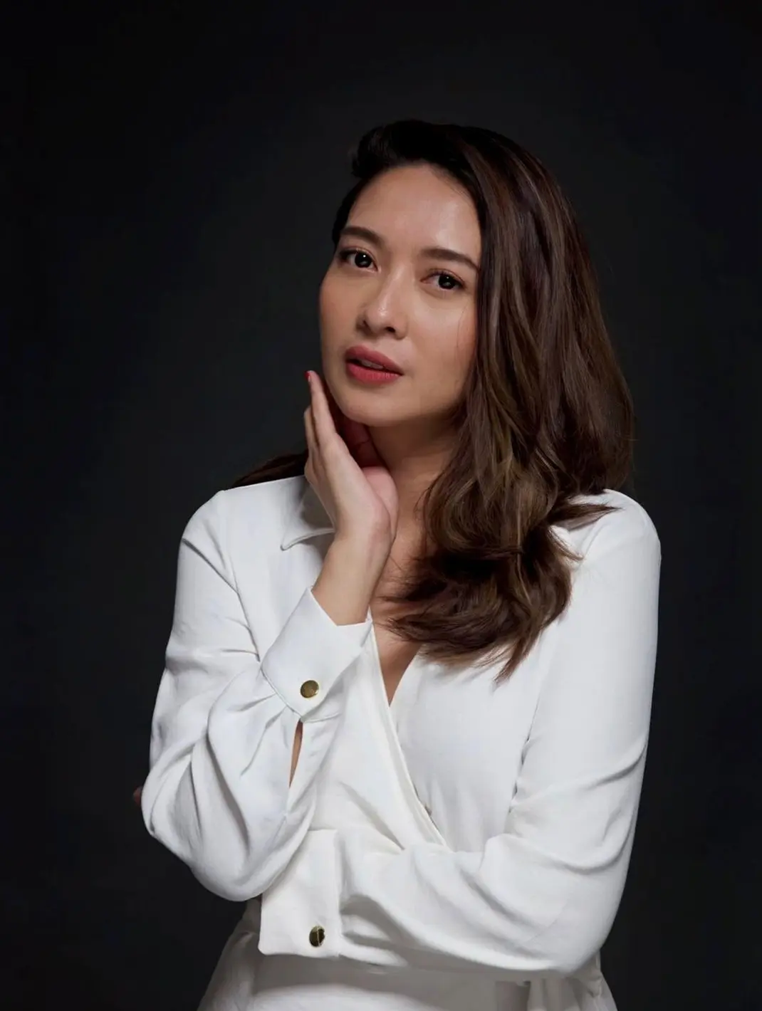 Pesona Marchella FP, Penulis Buku yang Diisukan Sebagai Pacar Ariel NOAH, Cantik Berbakat - Foto ...