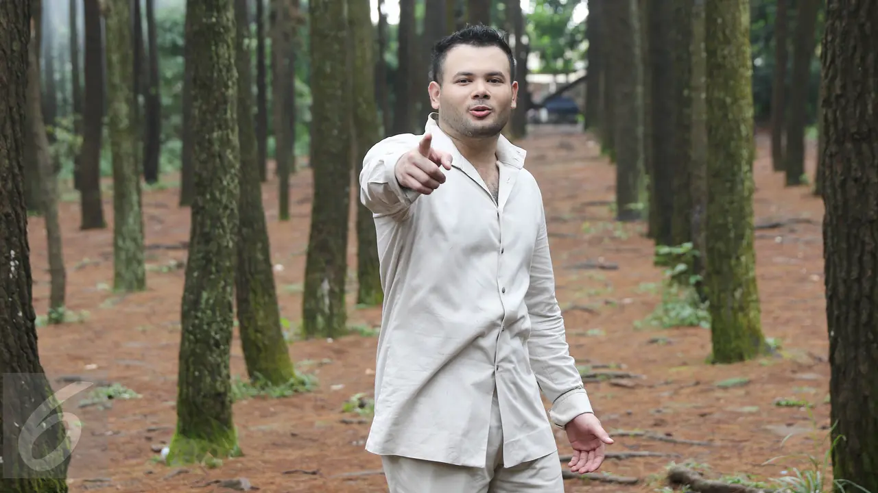 4 Hari Dibui, Ridho Rhoma Menangis di Pelukan Raja Dangdut - News ...