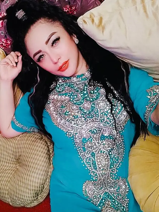 6 Potret Terbaru Regina Andriane Mantan Istri Farhat Abbas, Bikin Pangling - Hot Liputan6.com