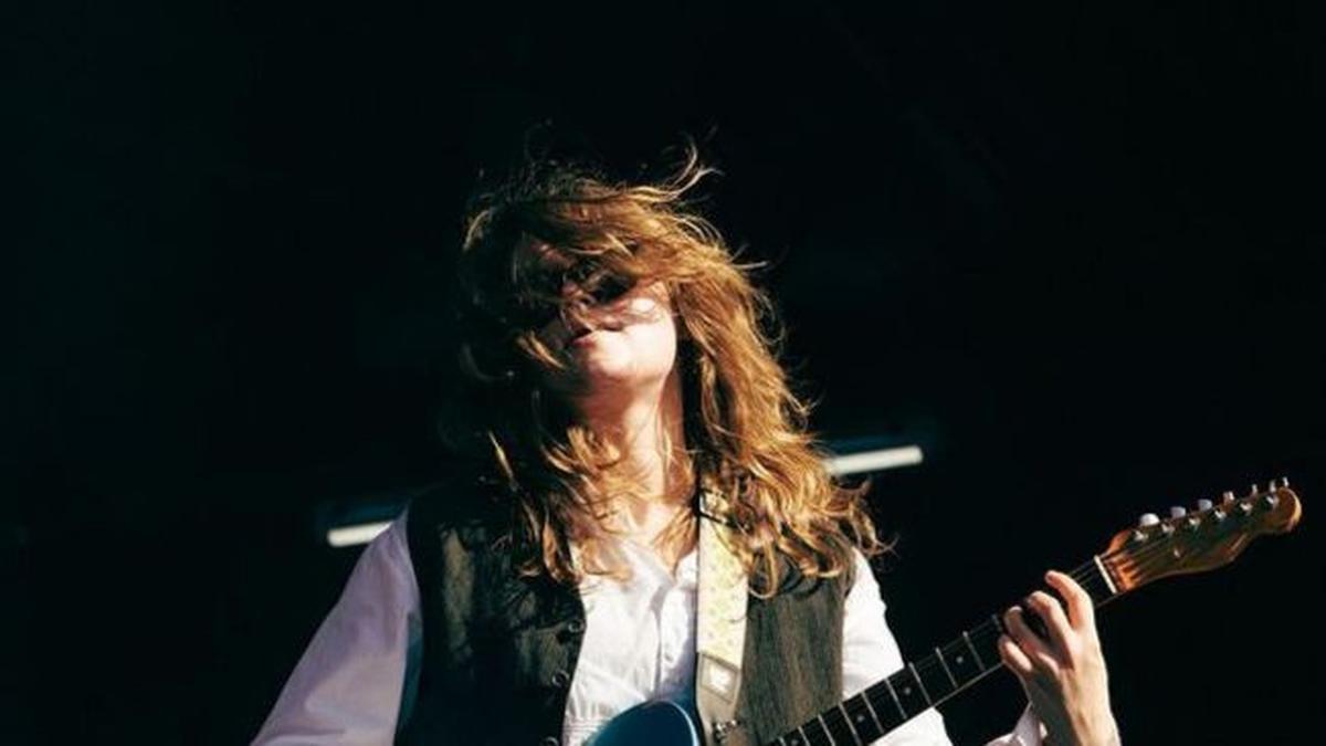 Lirik dan Terjemahan Lagu 'We Fell in Love in October' Karya Girl In ...