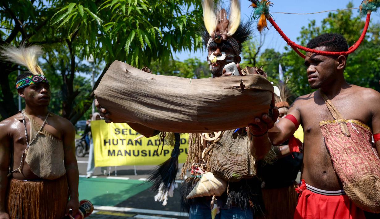 Datangi Gedung Mahkamah Agung, Suku Adat Awyu dan Moi Minta Konsesi ...