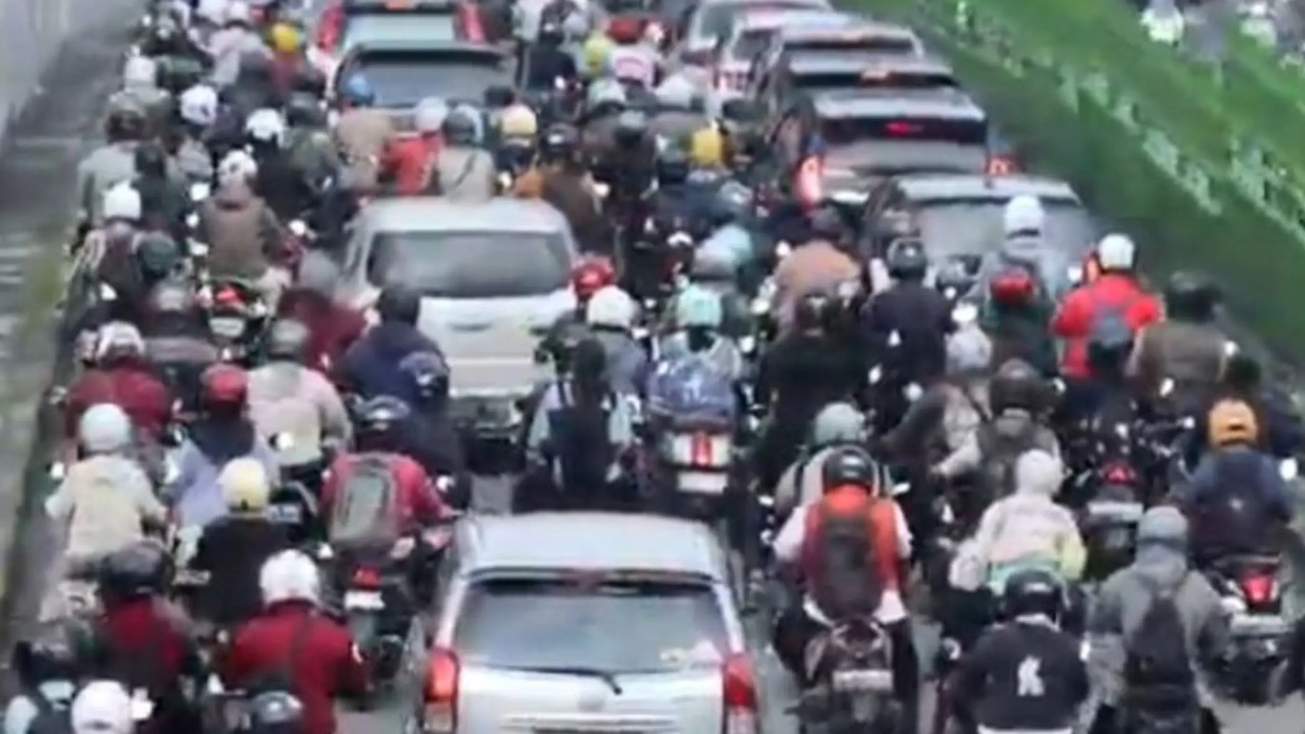 Arus Kendaraan di Jaktim Kembali Macet Usai Libur Lebaran, Senin 30 ...