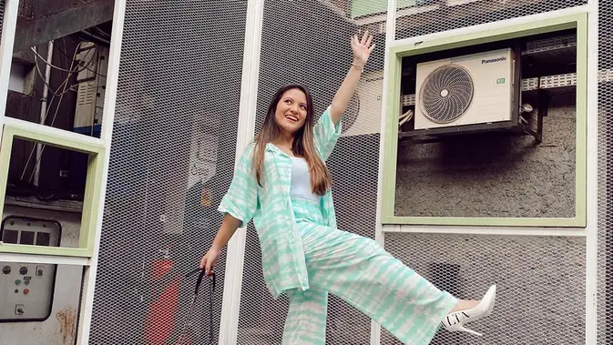 10 Gaya Set Piyama yang stylish dan Fun dari Marsha Aruan - Fashion ...