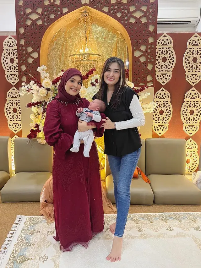6 Momen Aqiqah Baby Omar Anak Kedua Vebby Palwinta dan Razi Bawazier ...