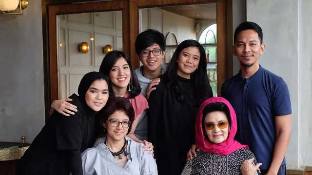 6 Potret Terbaru Farida Pasha, Pemeran Mak Lampir di Misteri Gunung ...