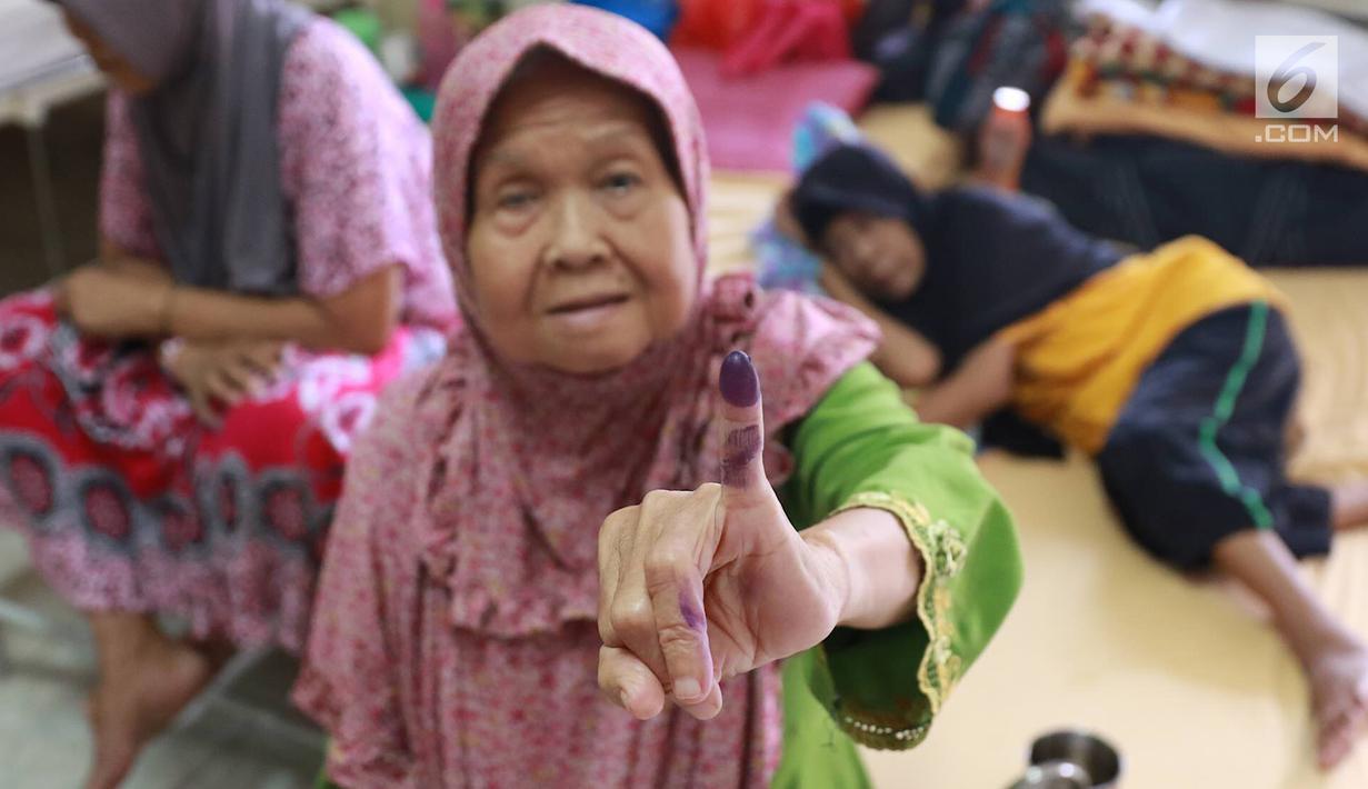 FOTO: Petugas PPS Dampingi Pemilih Lansia di Panti Jompo - Foto ...