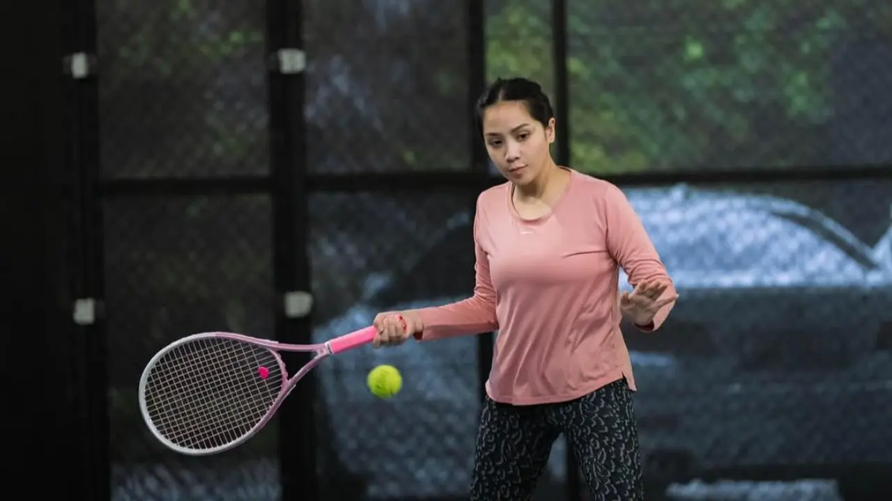 7 Potret Totalitas Nagita Slavina Latihan demi Lagi-Lagi Tenis Internasional, Siap Tantang Seleb ...