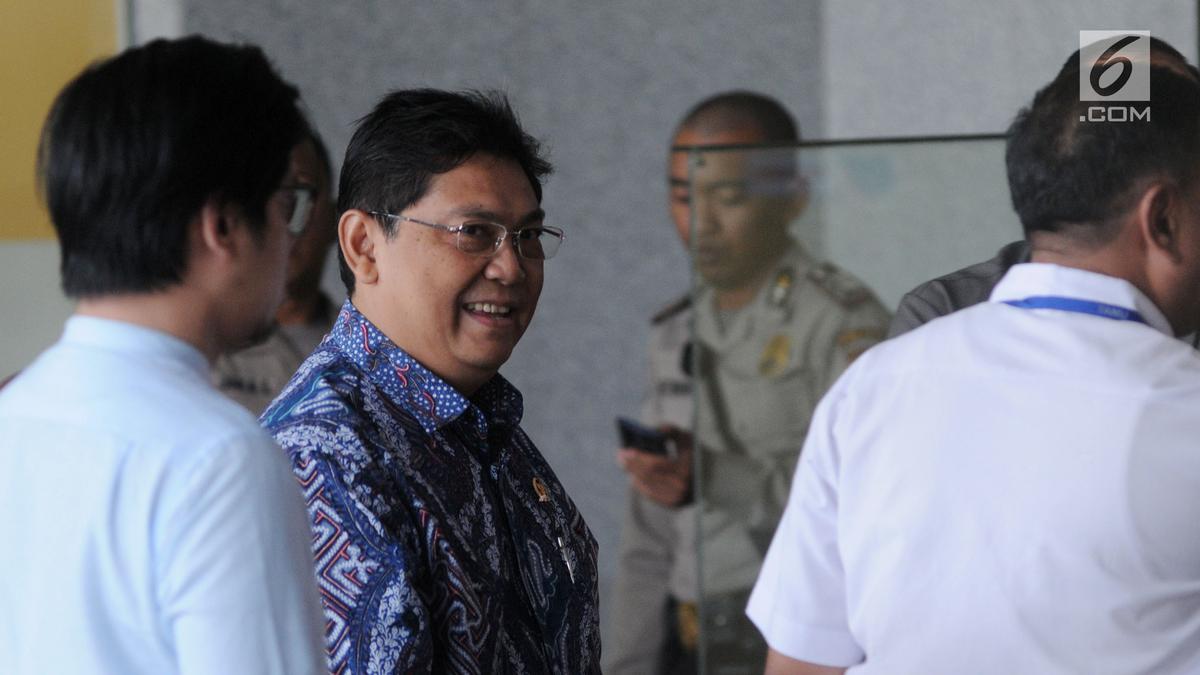 FOTO: Sempat Mangkir, Wakil Ketua DPR Utut Adianto Penuhi Panggilan KPK - Foto Liputan6.com