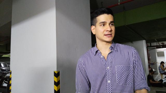 Steve Emmanuel Selundupkan Kokain dari Belanda - ShowBiz Liputan6.com