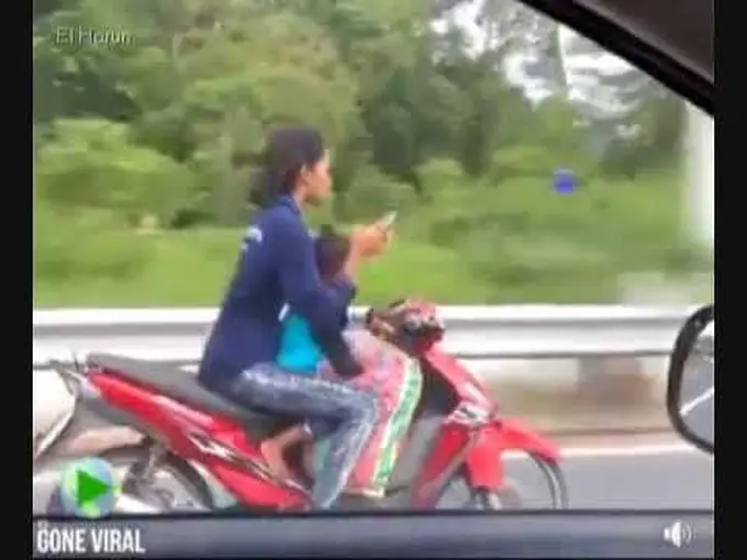 10 Kelakuan Ngeselin Emak-emak saat Bonceng Anak Naik Motor, Asal ...